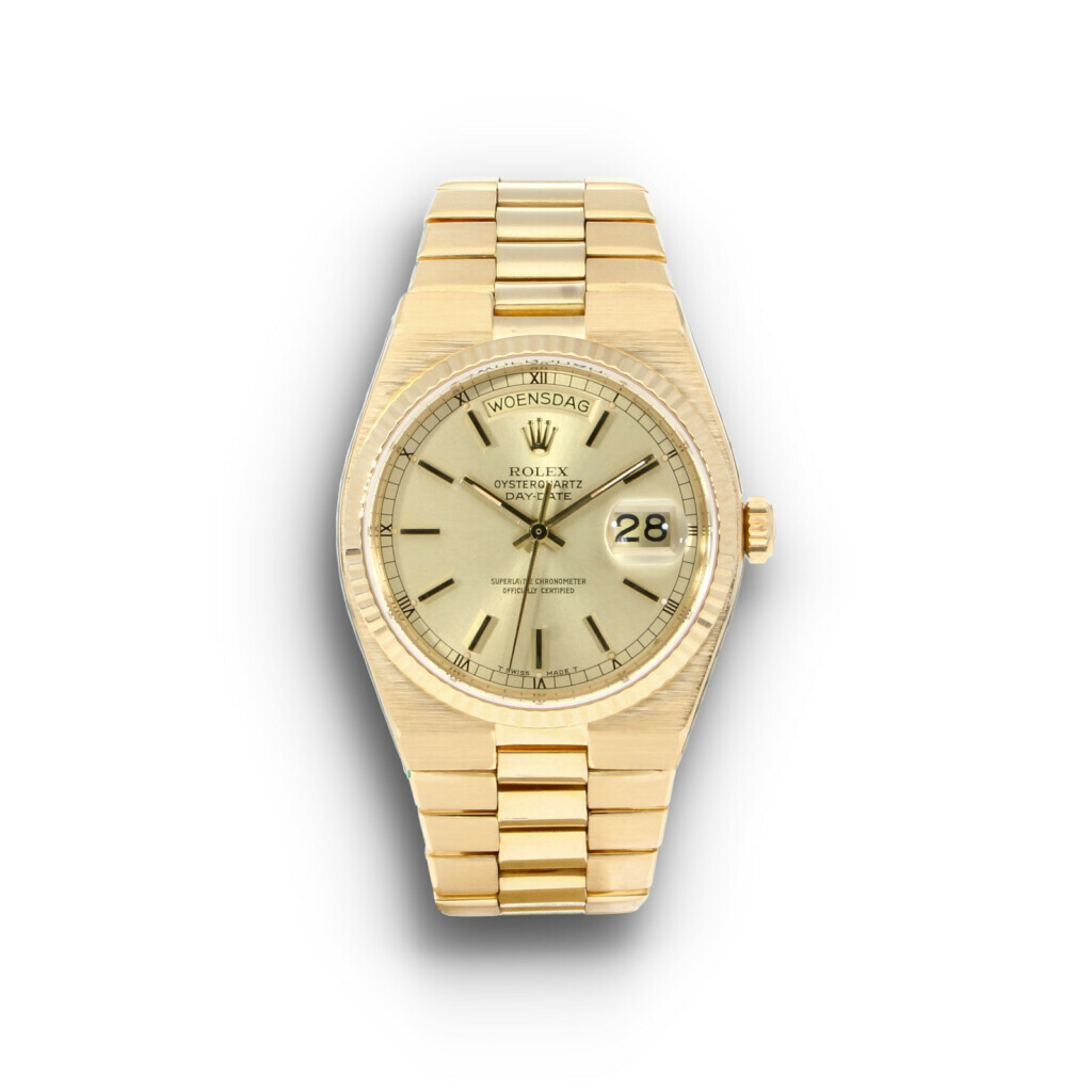 Rolex Oyster quartz Daydate 36mm SER 19018 in Yellow Gold | CHRONEXT